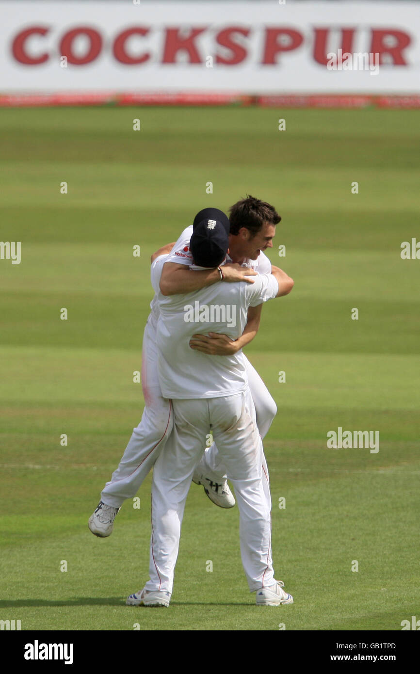 Embraces kevin pietersen claimed wicket south africas mark boucher hi ...