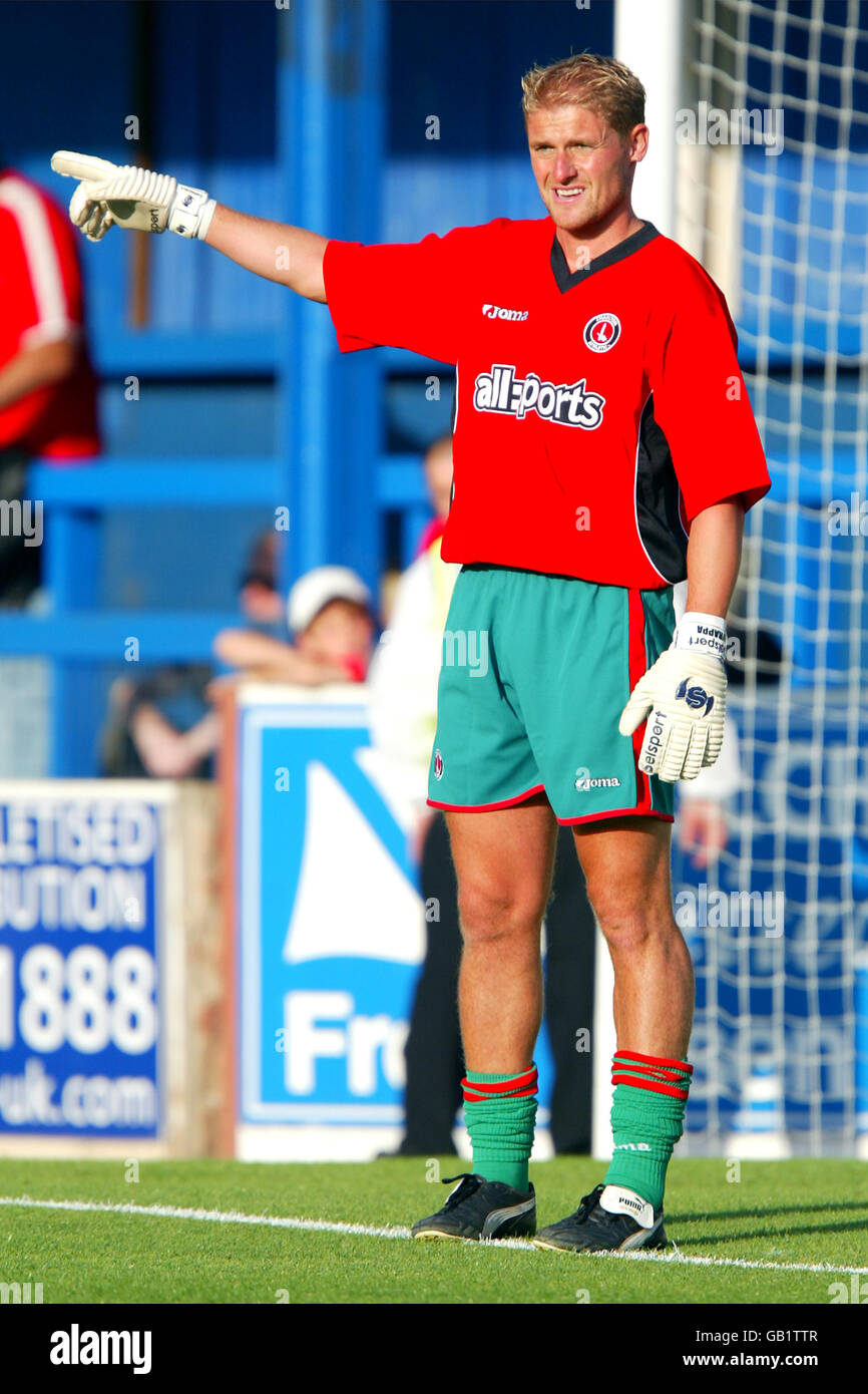Charlton Athletic's goalkeeper Simon Royce warms up before the game ...