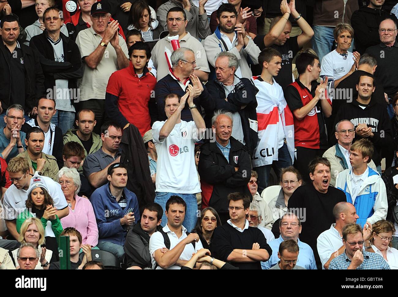 View fans fulham stadium hi-res stock photography and images - Alamy