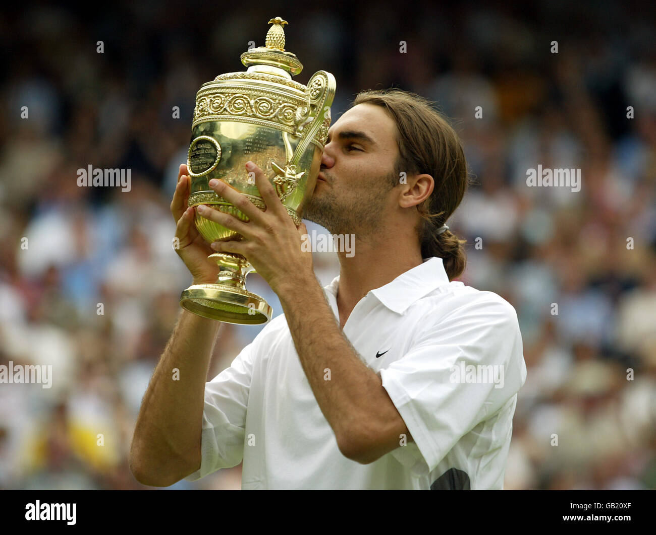Roger federer kisses the cup hi-res stock photography and images - Alamy