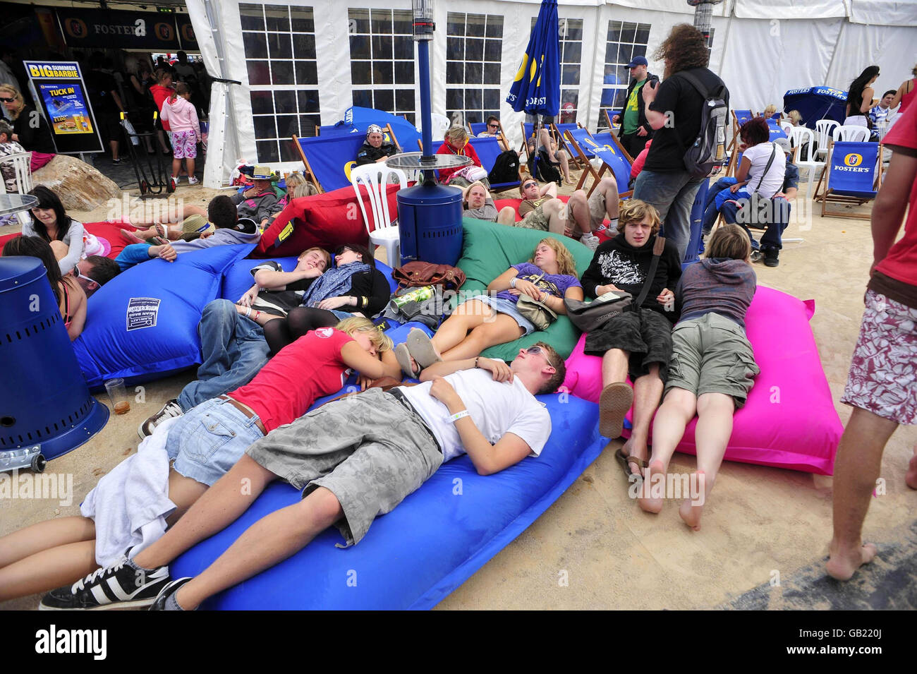 Standalone photo general view spectators on fistral beach hi-res stock ...
