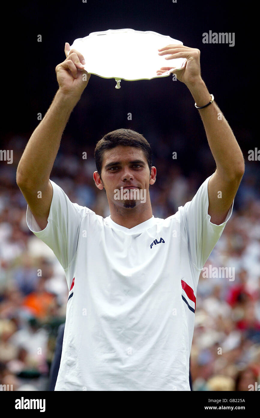 Federer 2003 wimbledon trophy hi-res stock photography and images - Alamy