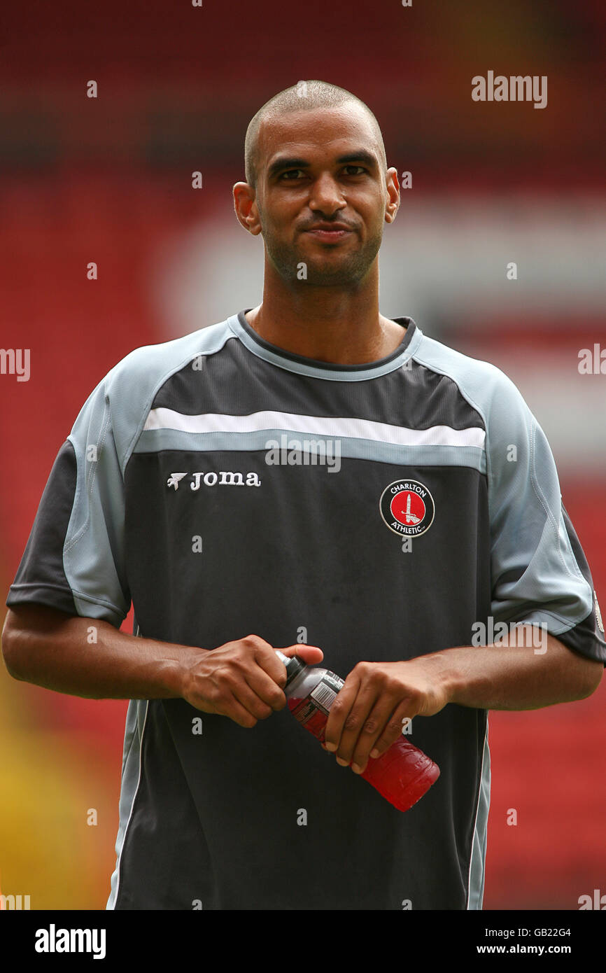 Charlton athletics jonathan fortune during pre match training hi-res ...