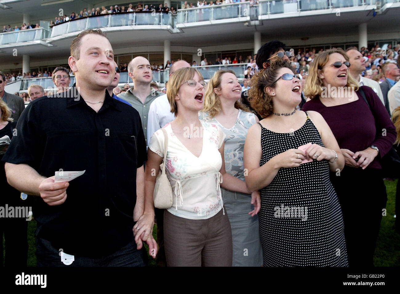 Punters cheer on their horses hi-res stock photography and images - Alamy