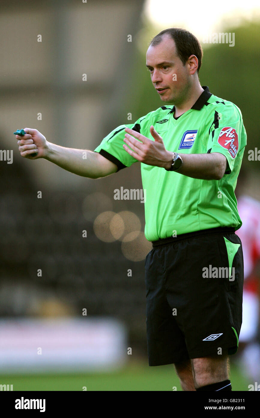 Referee robert shoebridge hi-res stock photography and images - Alamy