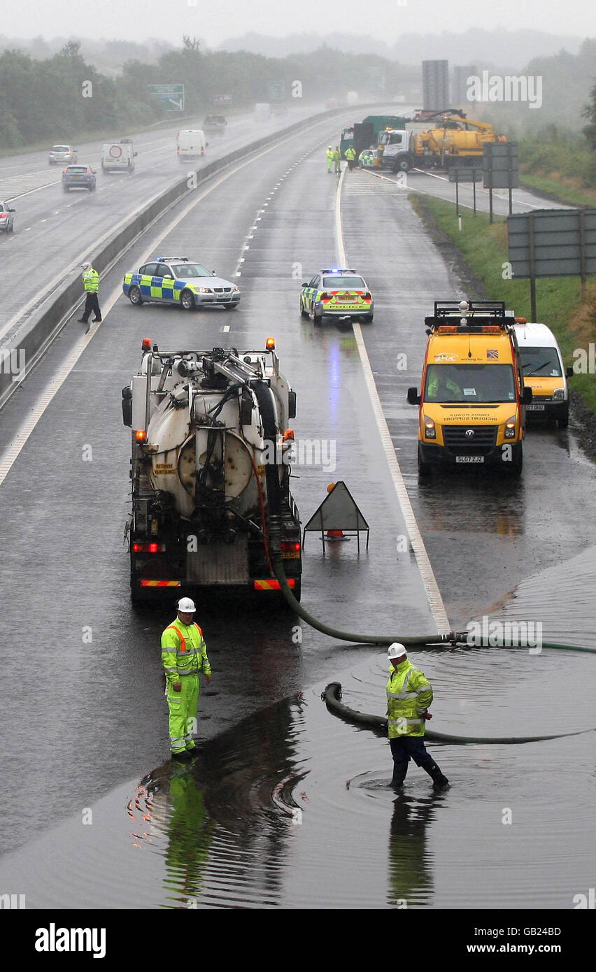 Bad weather in Scotland. Flooding stops traffic on the Edinburgh Ring ...