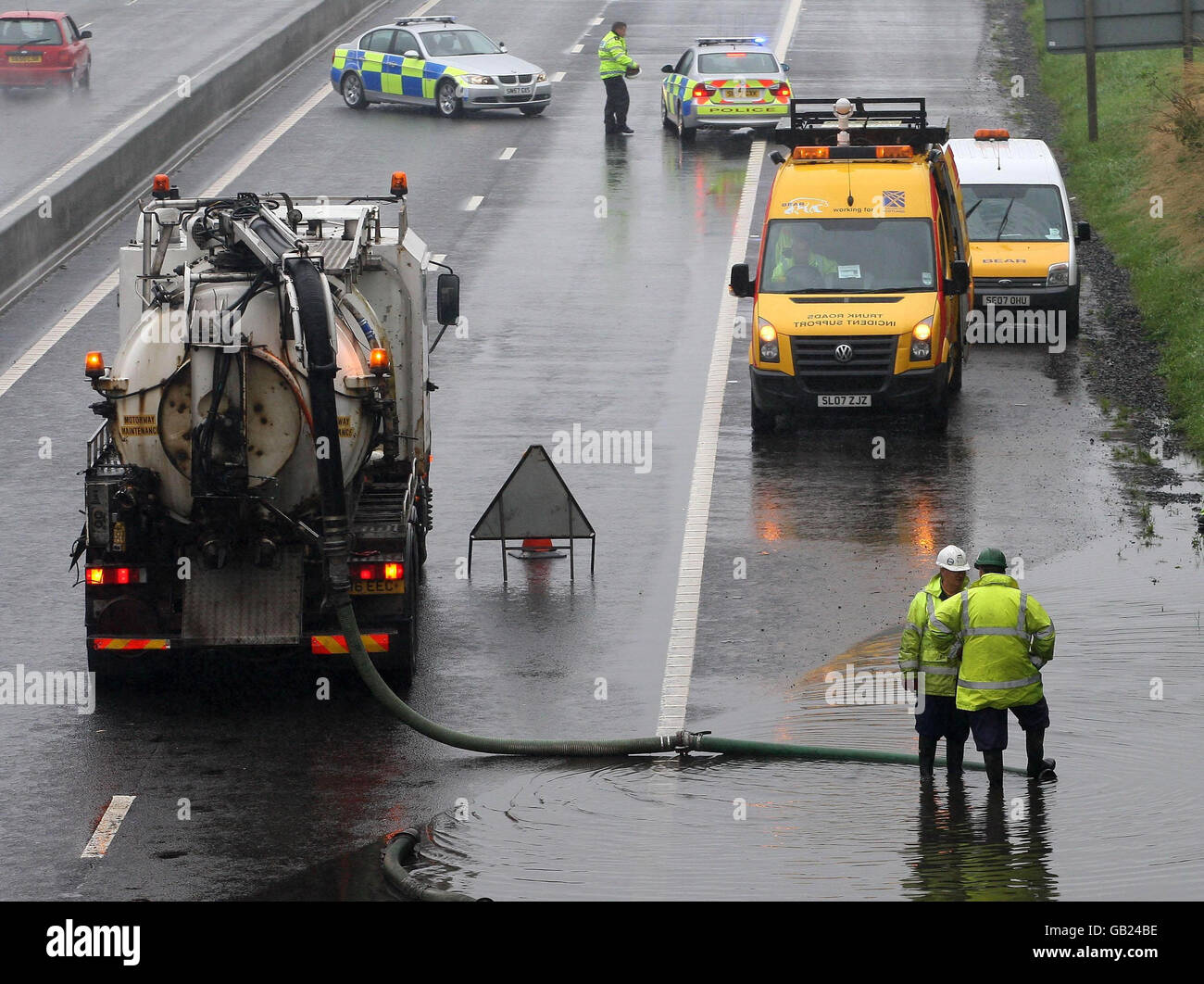 Flooding stops traffic on the Edinburgh Ring Road as heavy rainfall ...