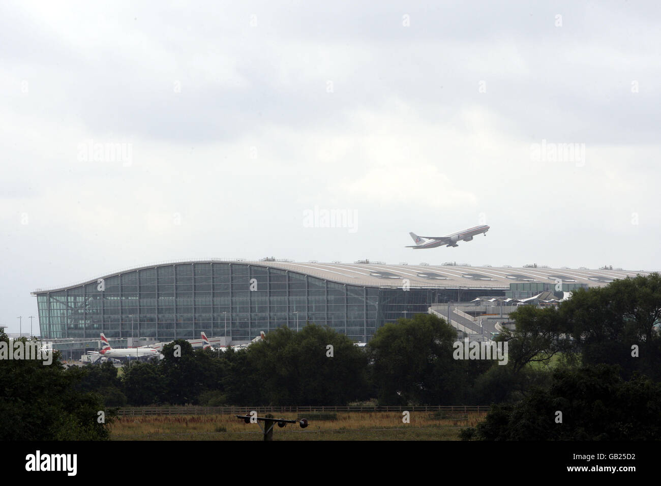 A plane takes off over terminal heathrow airport hi-res stock ...
