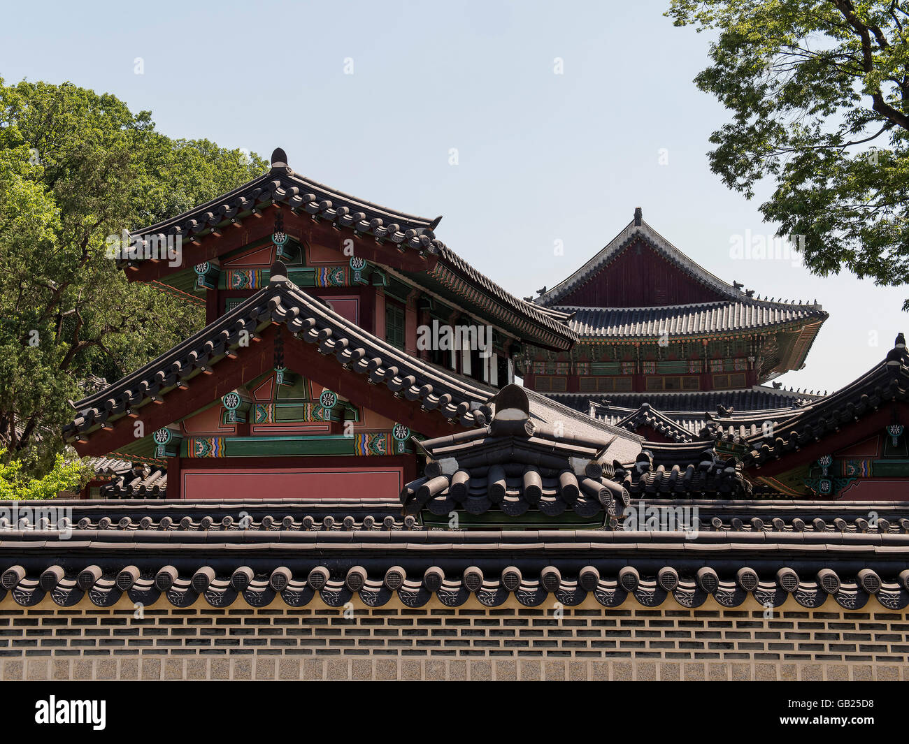The roof of the palace hi-res stock photography and images - Alamy