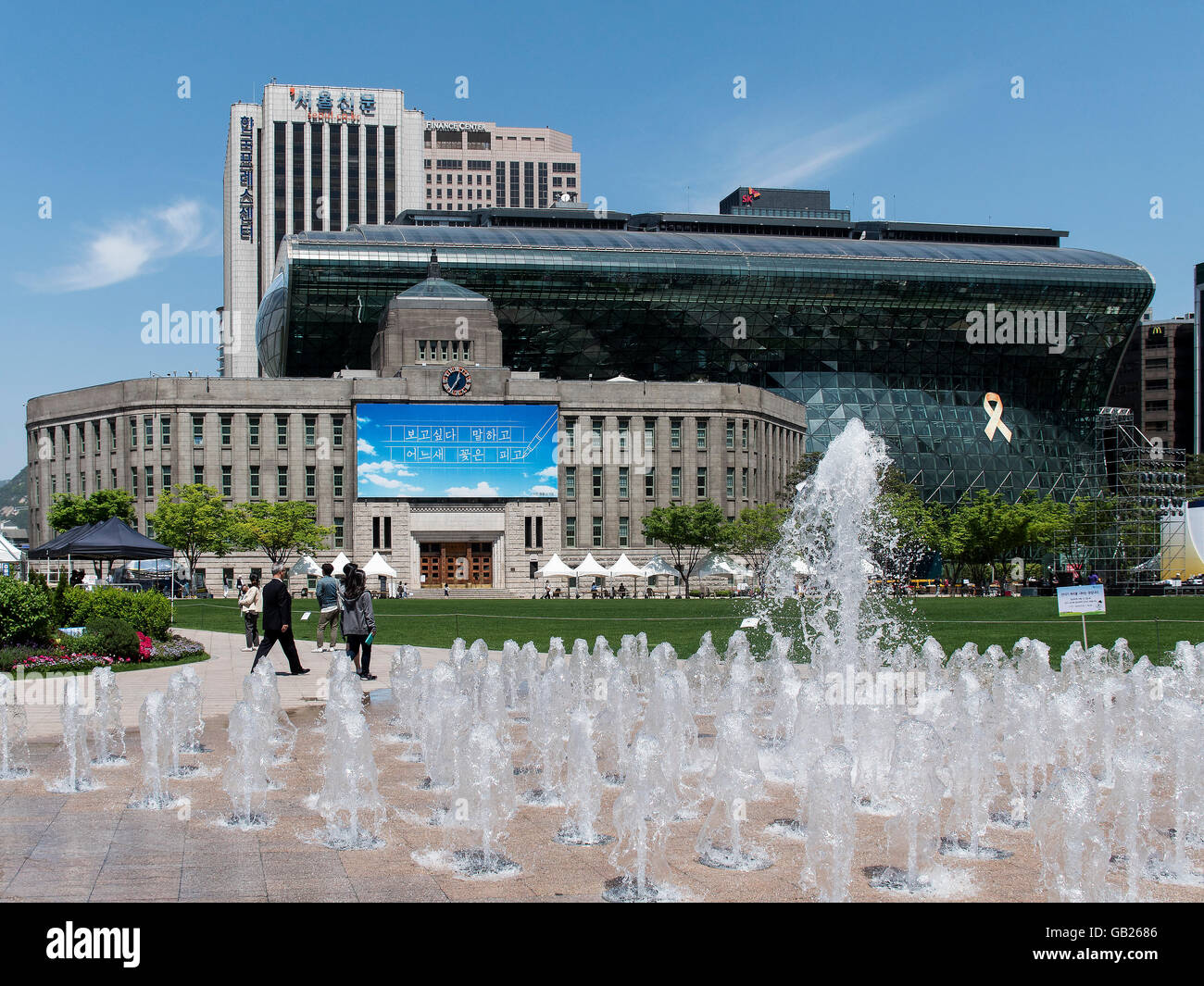 South korea seoul water fountain hi-res stock photography and images ...