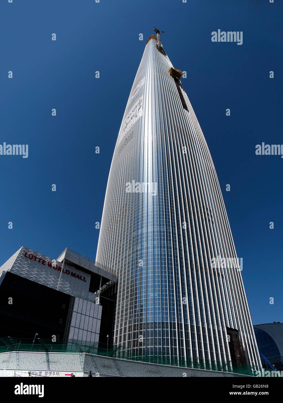 Lotte world tower hi-res stock photography and images - Alamy