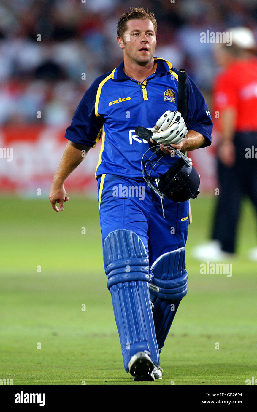 Surrey v warwickshire surreys ian ward hi-res stock photography and ...