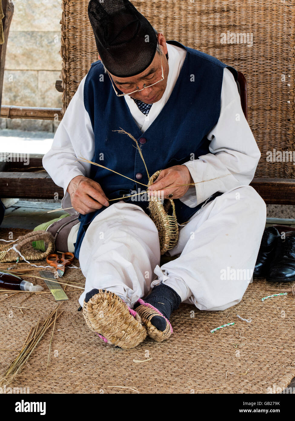 Asian straw hat hi-res stock photography and images - Alamy