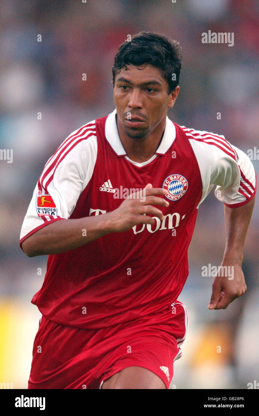 Giovane Elber Bayern Munich High Resolution Stock Photography and ...