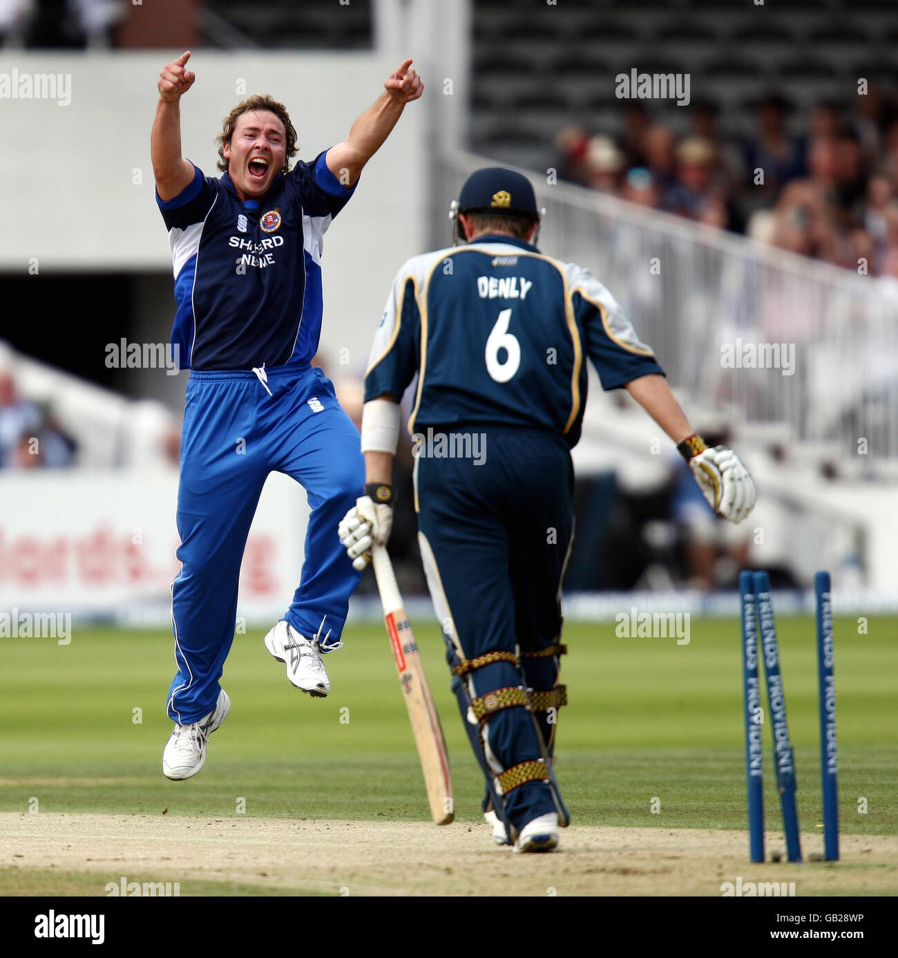 England and kent fast bowler hi-res stock photography and images - Alamy