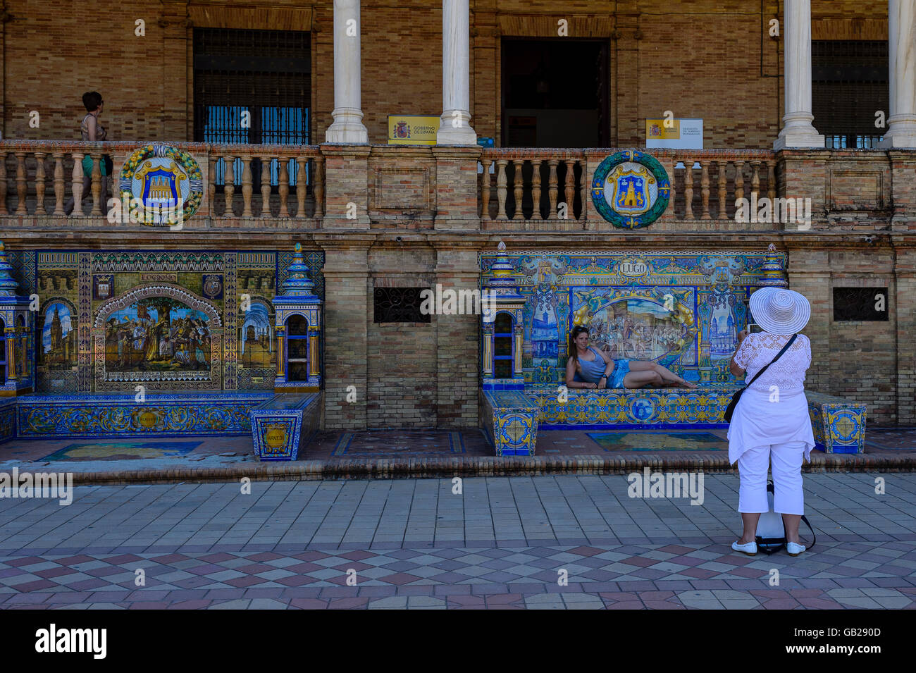 Seville spain woman hat hi-res stock photography and images - Alamy