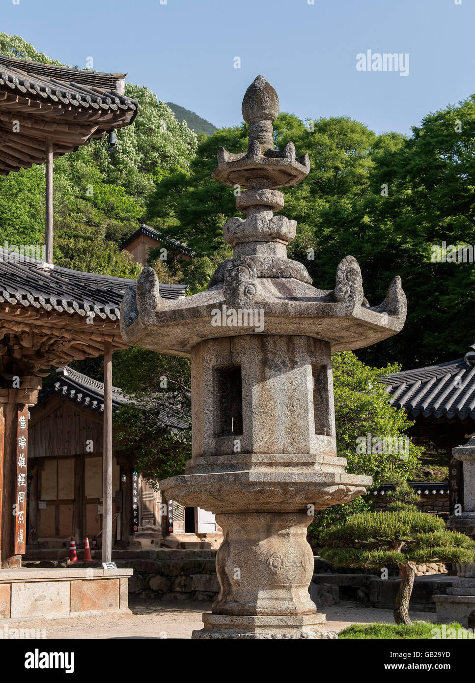 stone lantern, buddhist Hwaeomsa temple in Jirisan national park ...