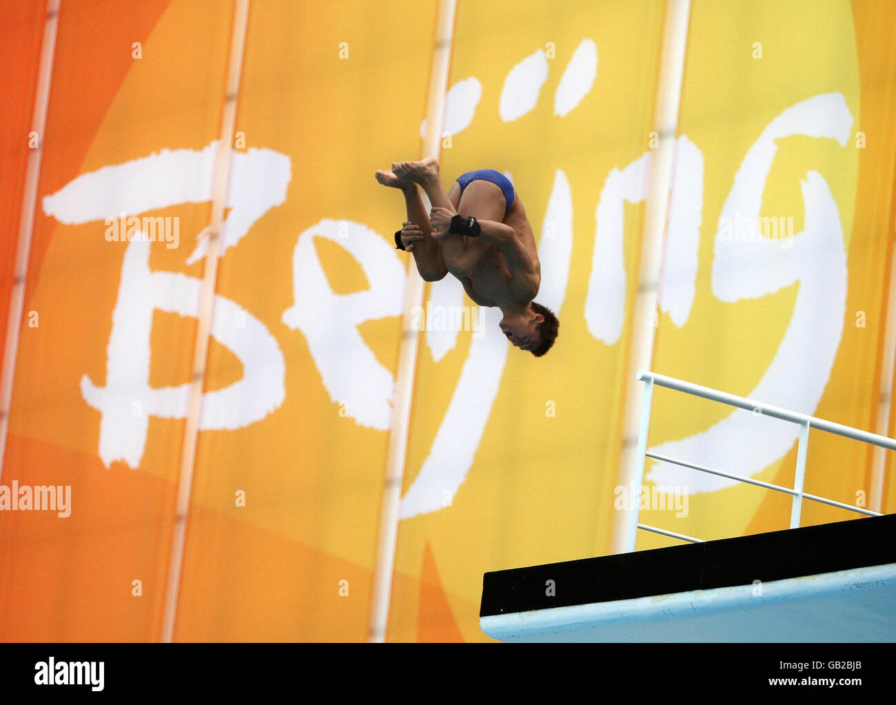 Male platform diver hi-res stock photography and images - Alamy