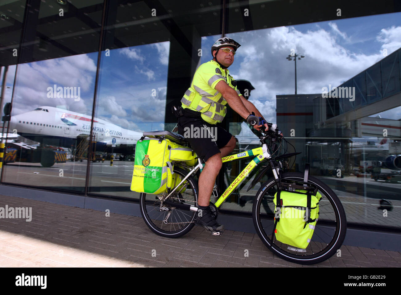 Ambulance service cycle response unit hi-res stock photography and ...