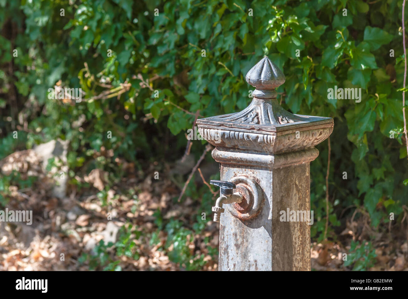 Old fountain hi-res stock photography and images - Alamy