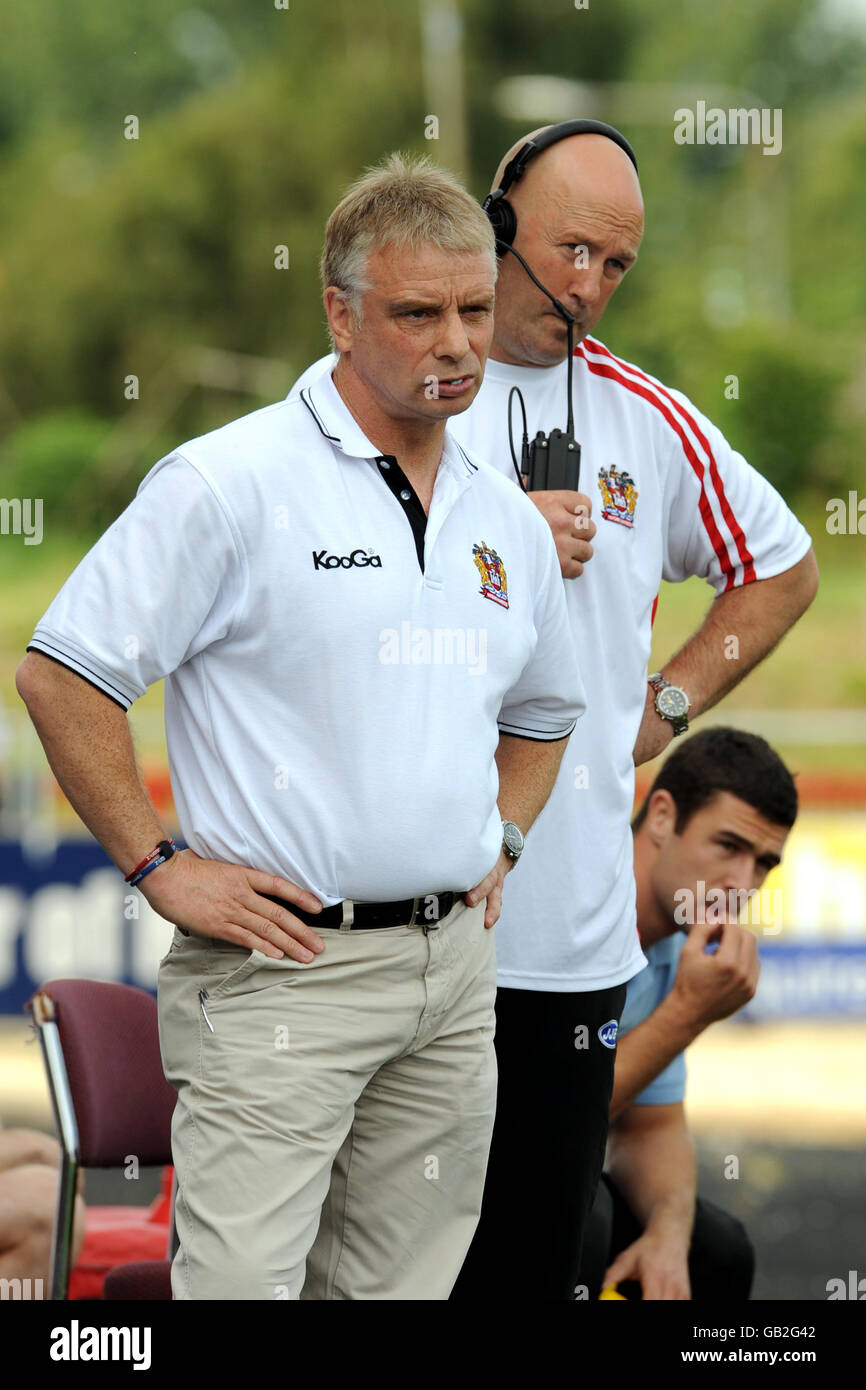 Wigan Warriors head coach Brian Noble and his assistant Phil Veivers ...