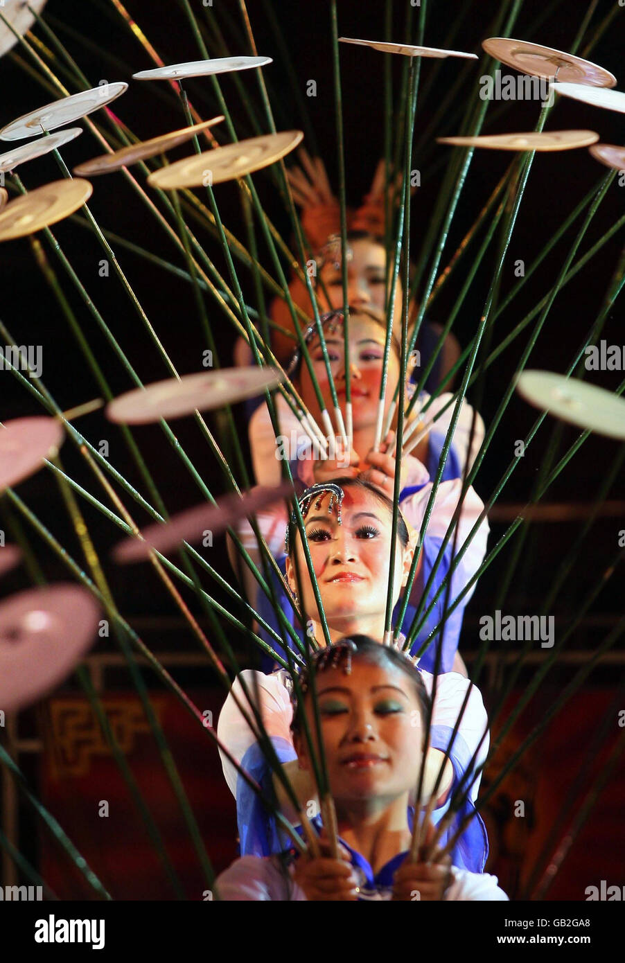 The spinning plates hi-res stock photography and images - Alamy