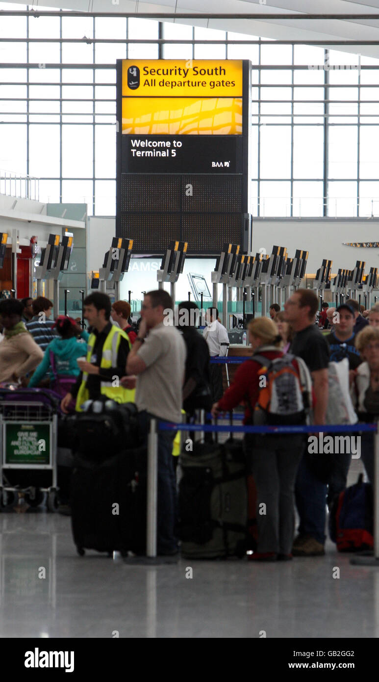 Terminal 5 of heathrow airport stock hi-res stock photography and ...