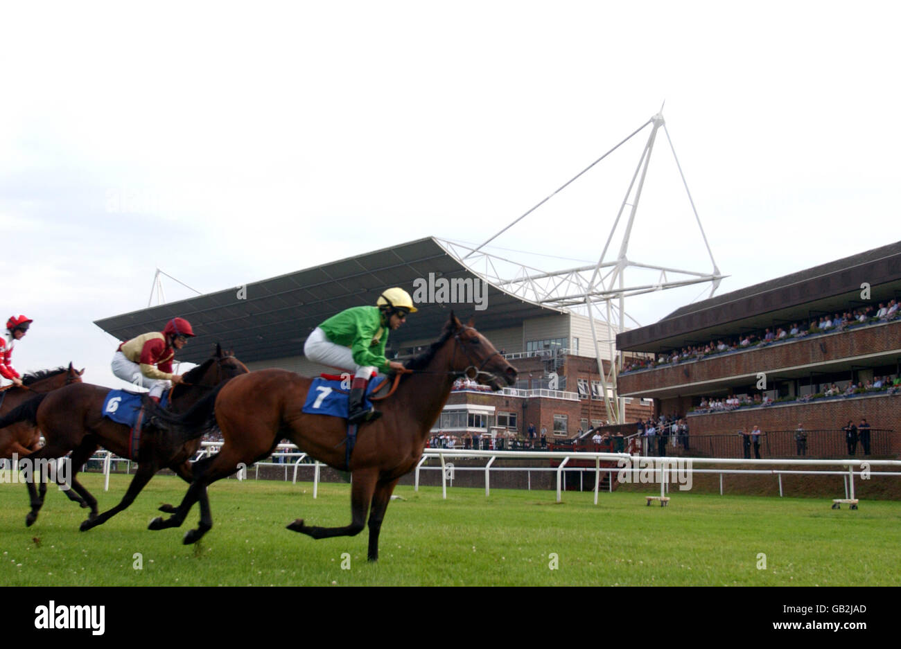 Kempton park racecourse grandstand hi-res stock photography and images ...