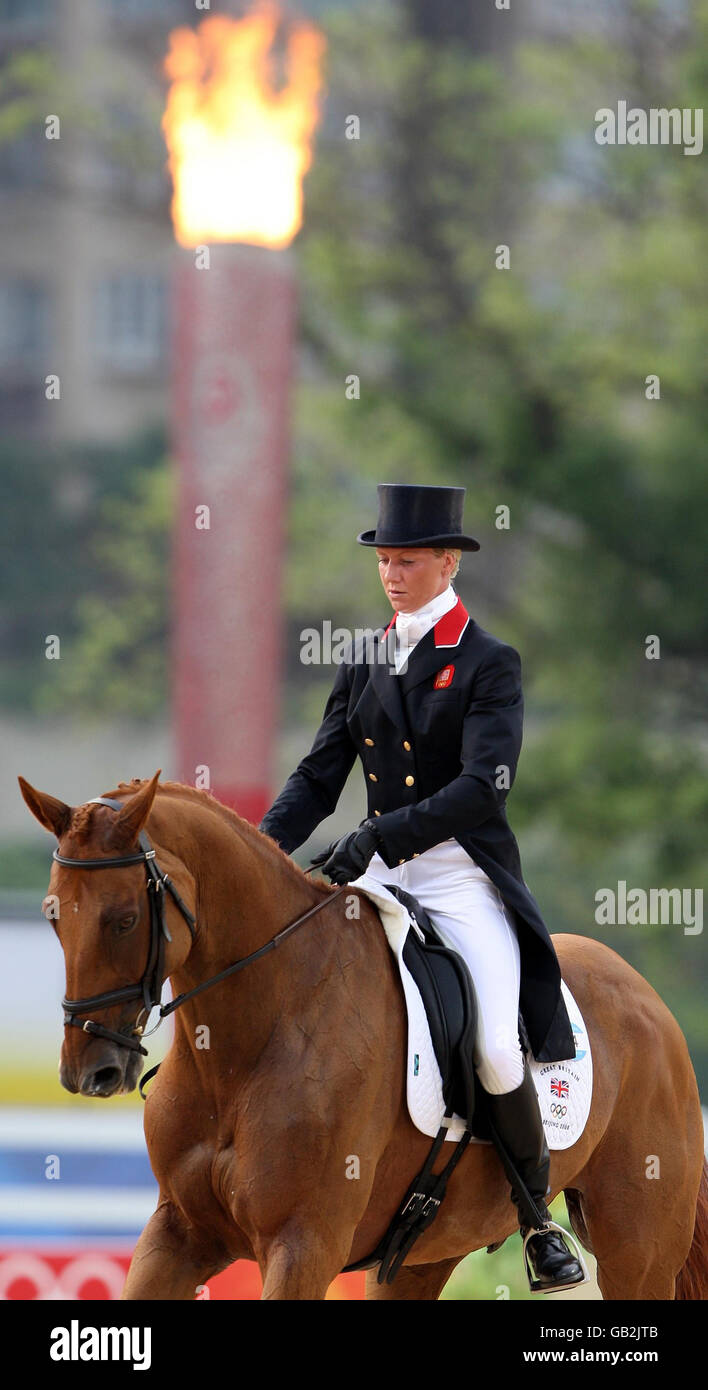 Great Britain's Sharon Hunt riding on Tankers Town, with the olympic ...