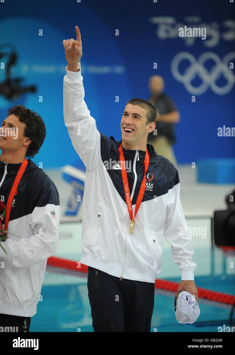 Michael phelps with gold medal beijing hi-res stock photography and ...