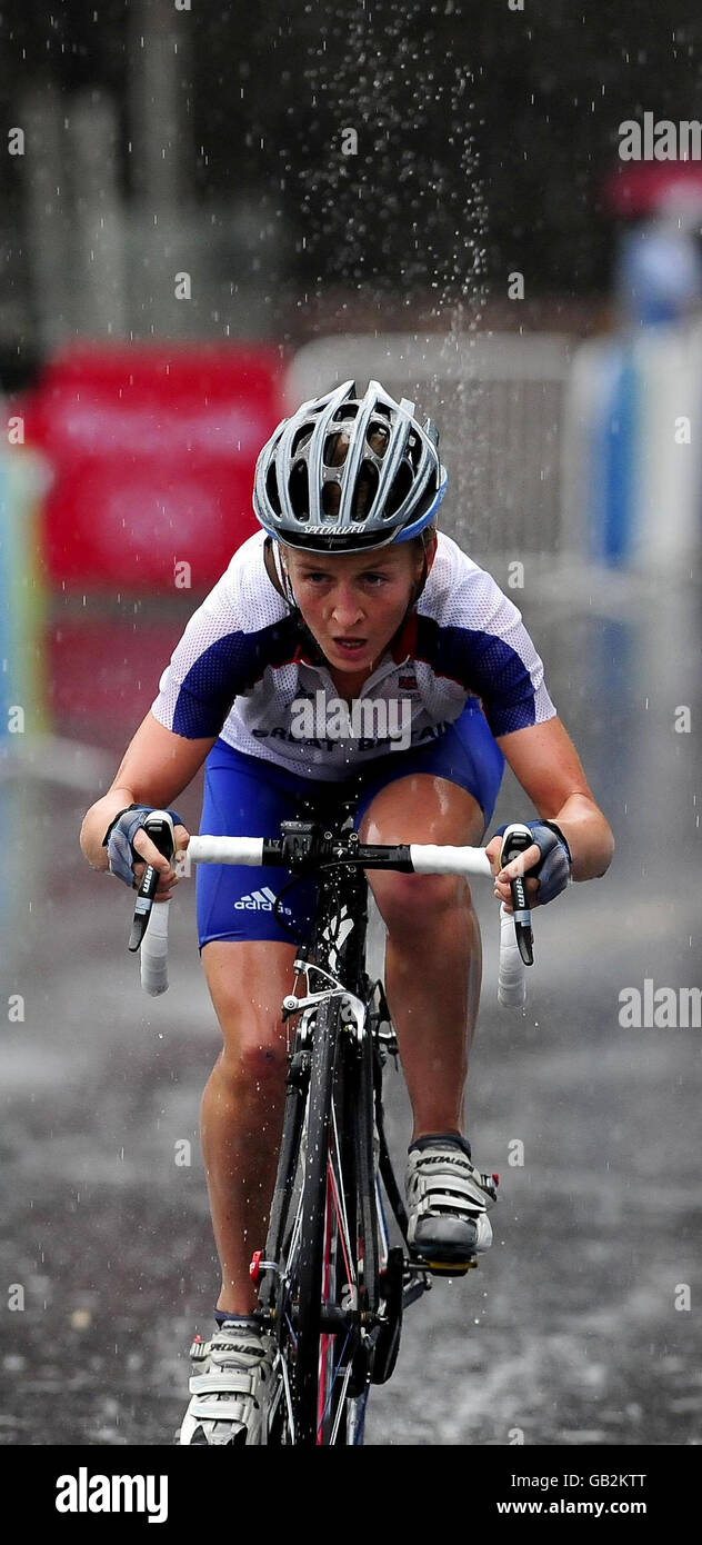 Great Britain's Emma Pooley attacks and splits the field in the Women's ...