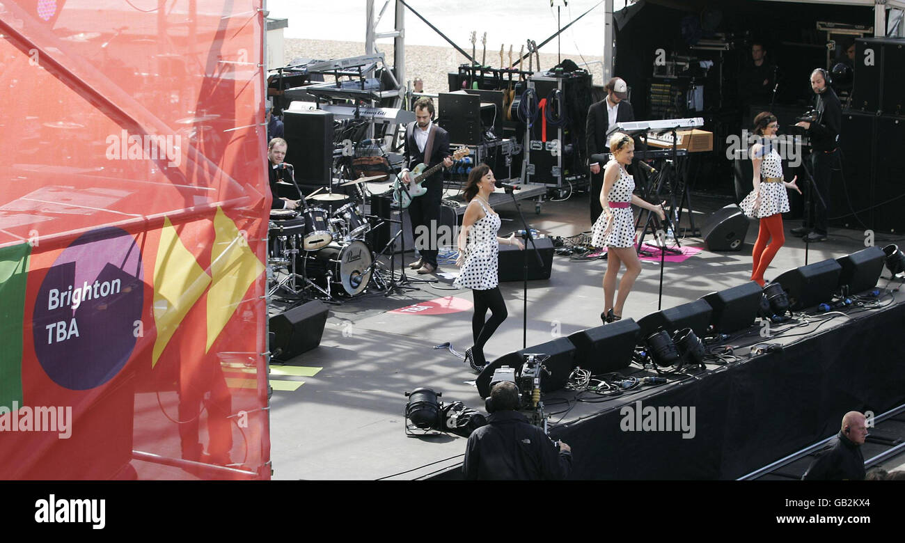 Concert on the beach hi-res stock photography and images - Alamy