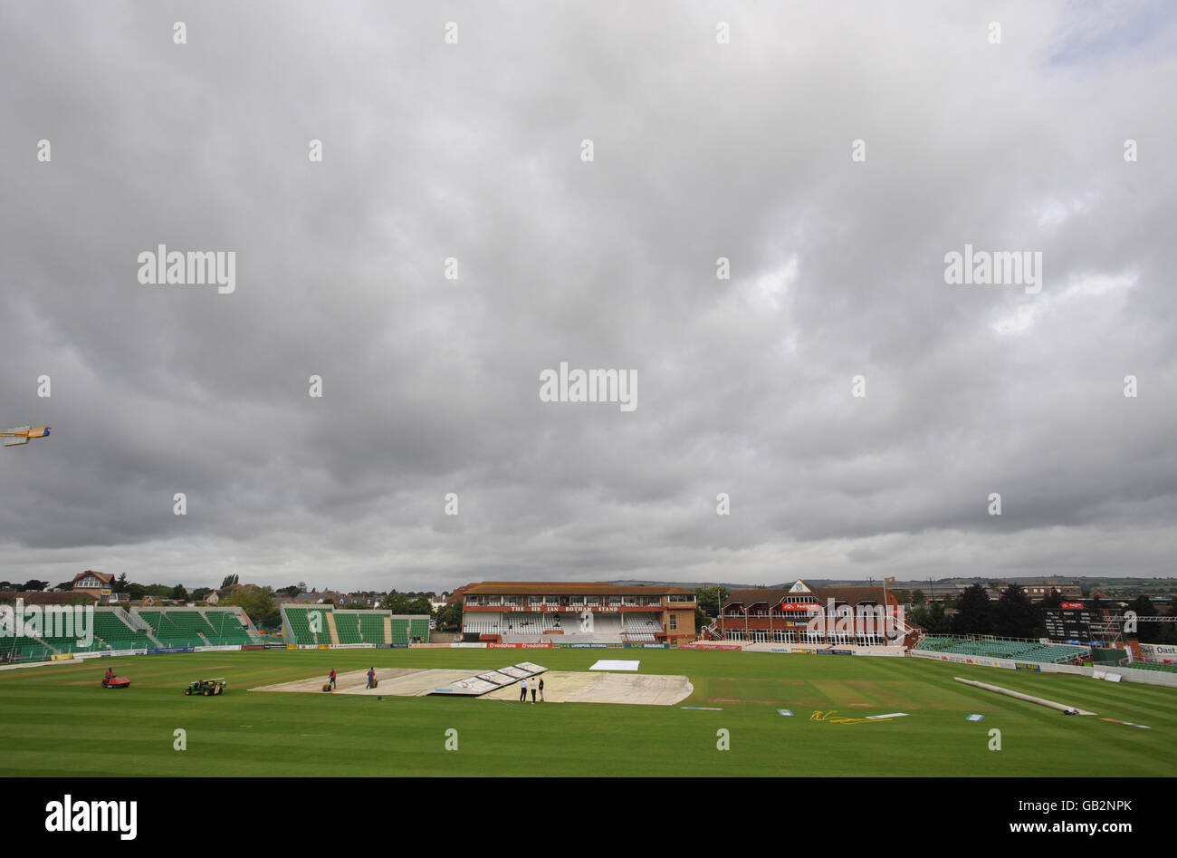 Cricket weather 2 hi-res stock photography and images - Alamy
