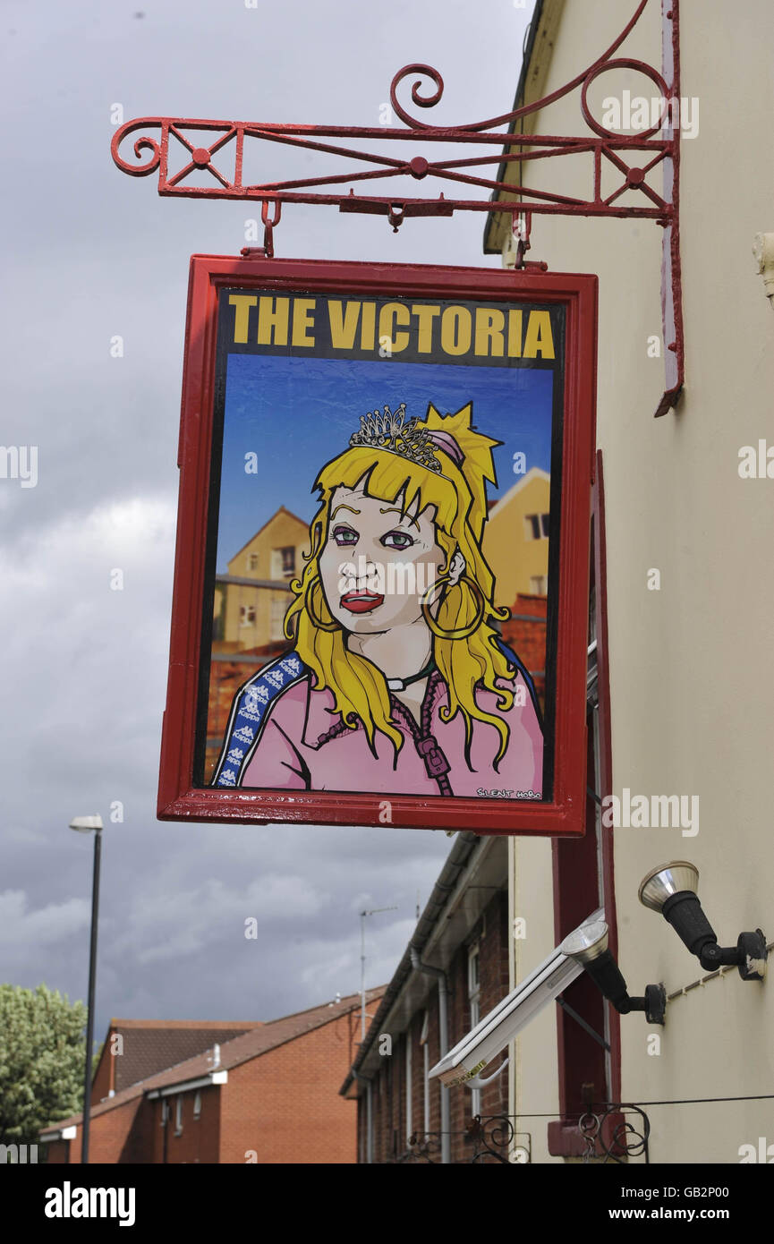 Queen victoria pub sign hi-res stock photography and images - Alamy
