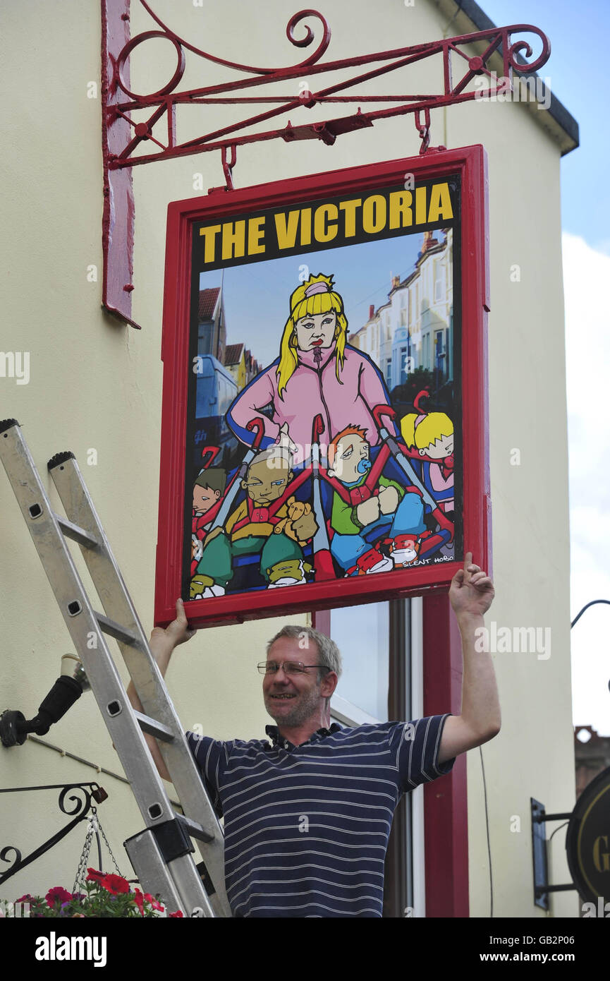 Queen victoria pub sign hi-res stock photography and images - Alamy