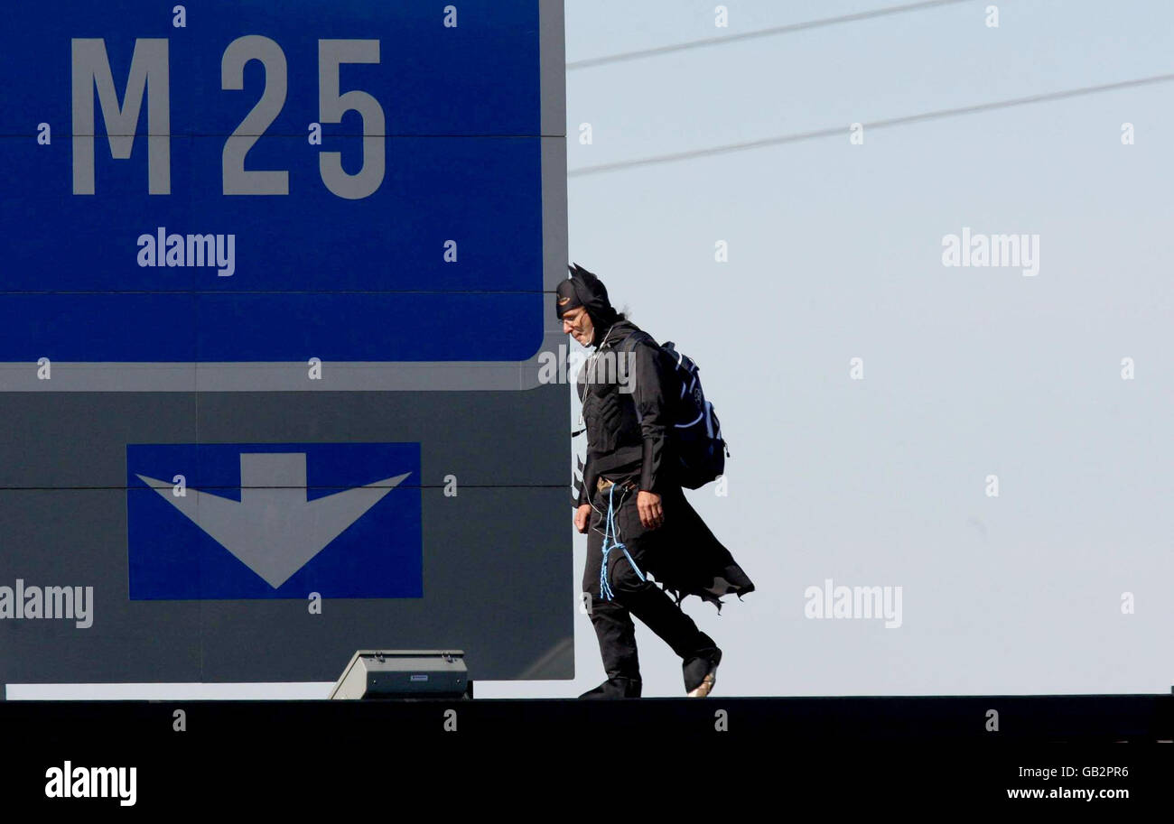 Campaigner Geoffrey Hibbert, believed to be linked to Fathers 4 Justice ...