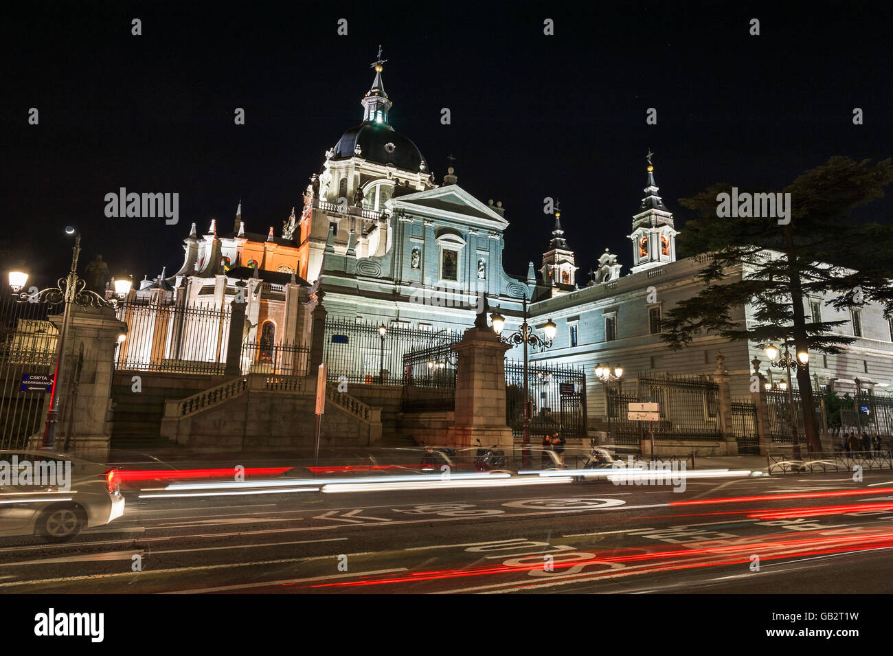 Madrid at night Stock Photo - Alamy