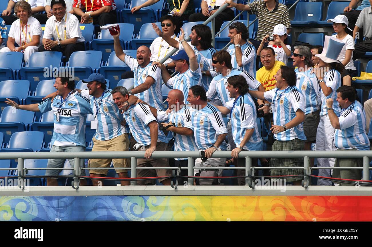 2008 olympics stadium crowd hi-res stock photography and images - Alamy