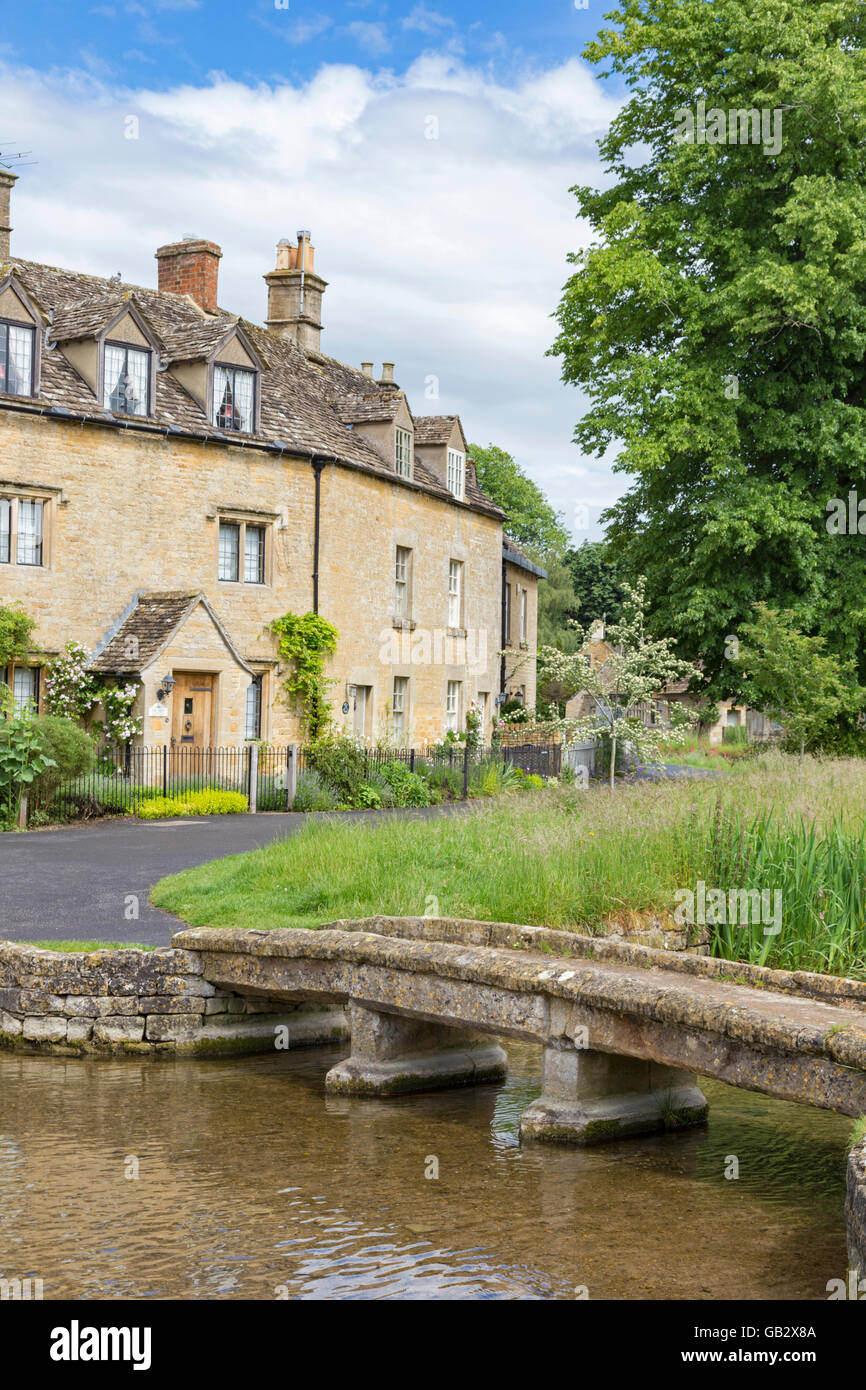 The River Eye and the Cotswold village of Lower Slaughter ...