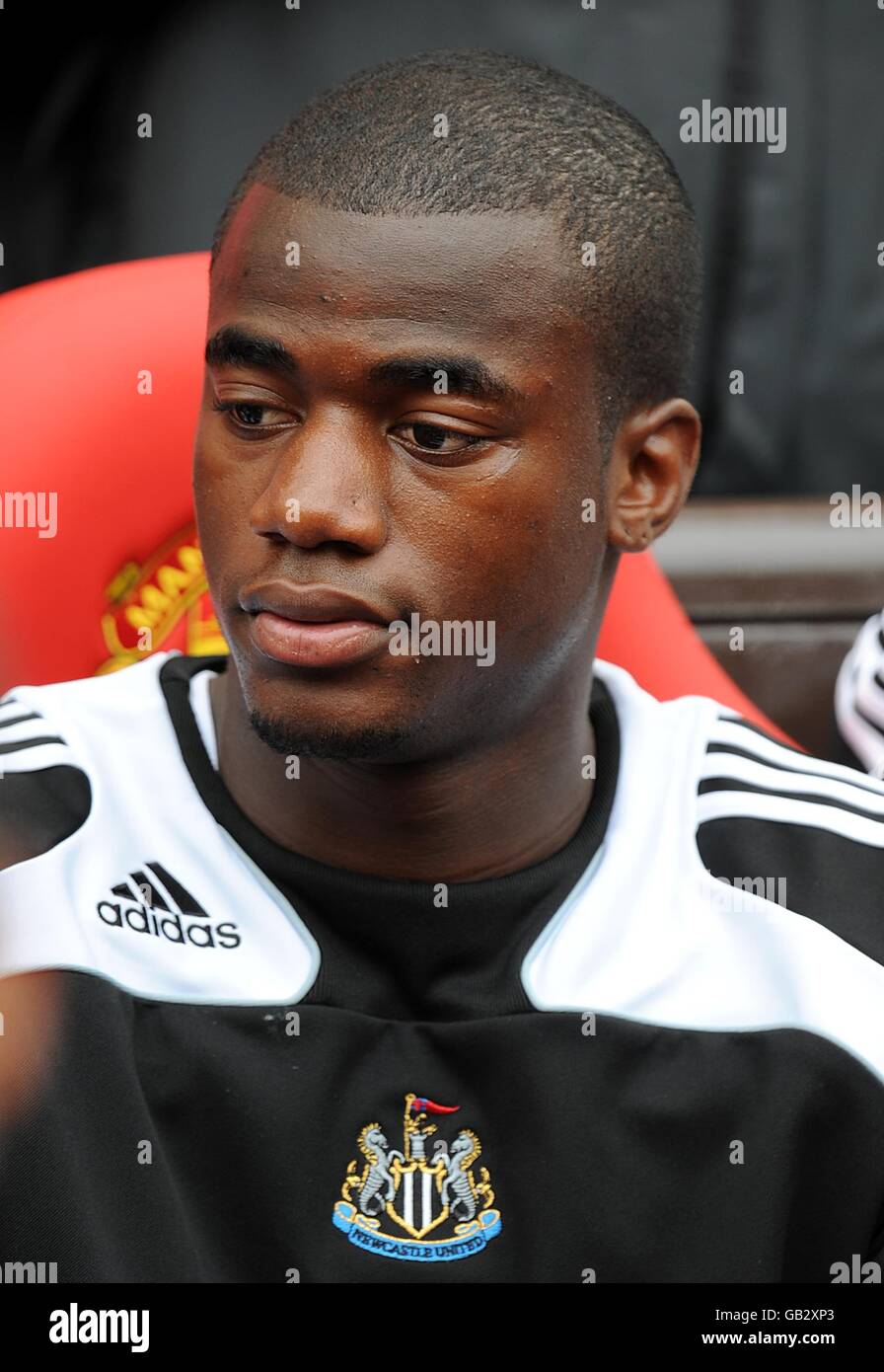 Sebastien bassong newcastle hi-res stock photography and images - Alamy
