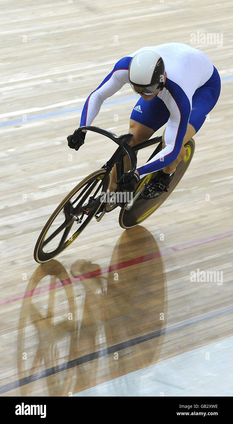 Full length cyclist olympics olympicgbheroes hi-res stock photography ...