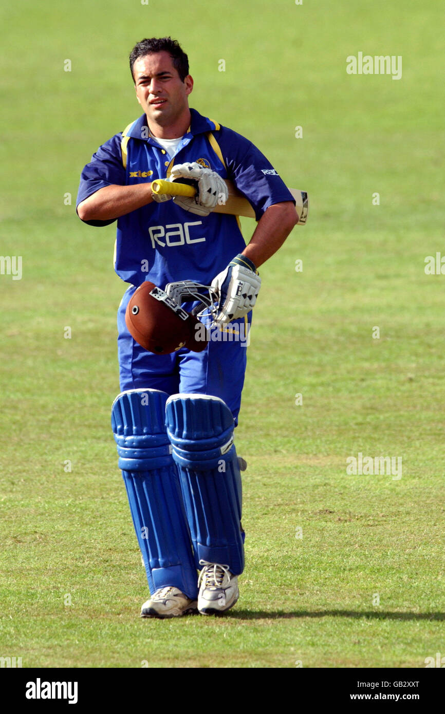 Sport cricket adam hollioake hi-res stock photography and images - Alamy