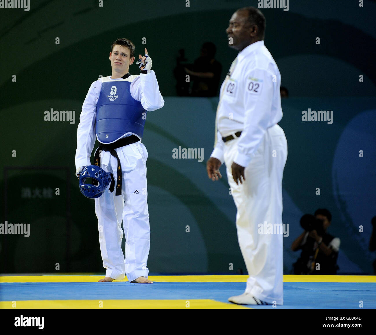 Full length dejected crying hi-res stock photography and images - Alamy