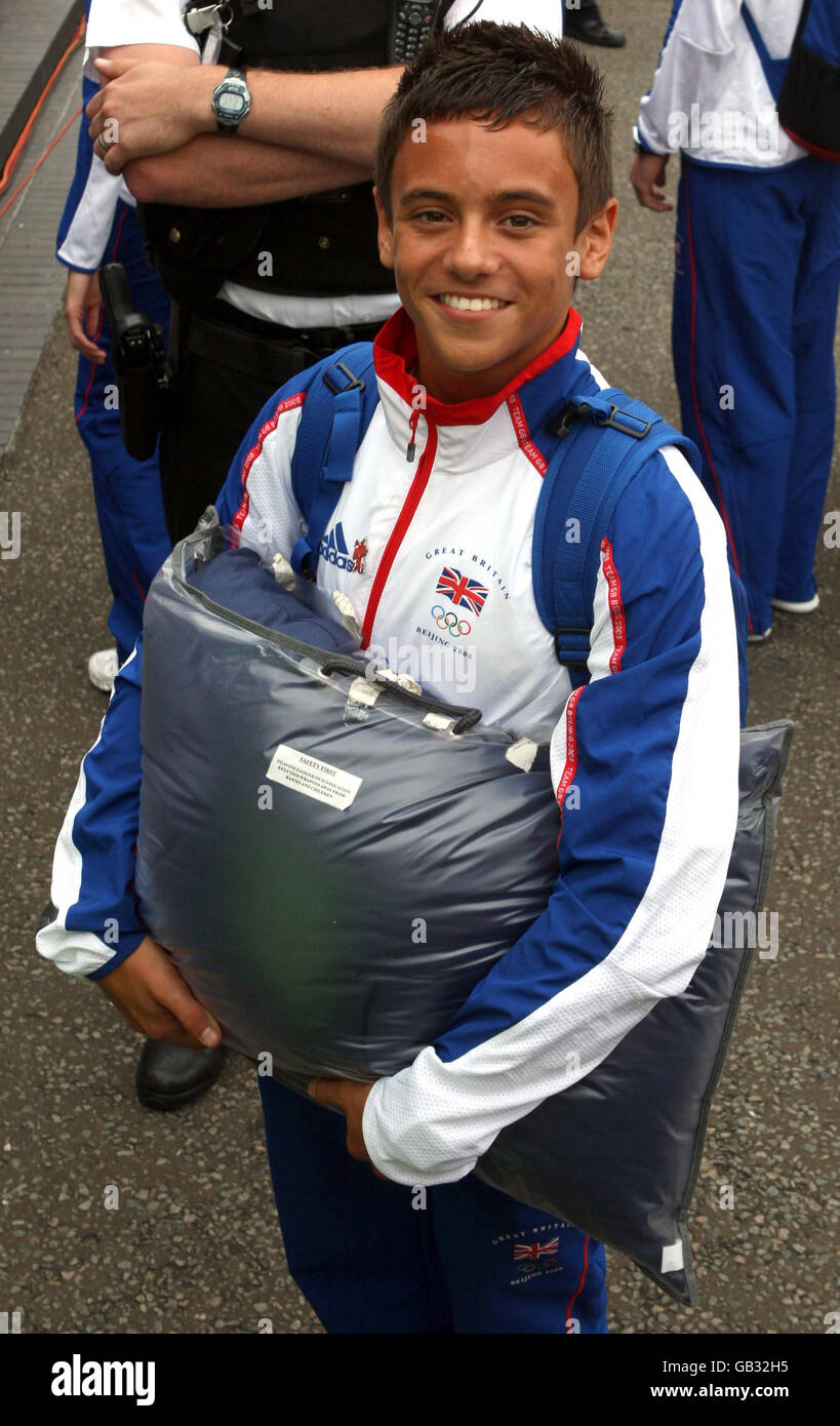 Tom daley poses in hi-res stock photography and images - Alamy