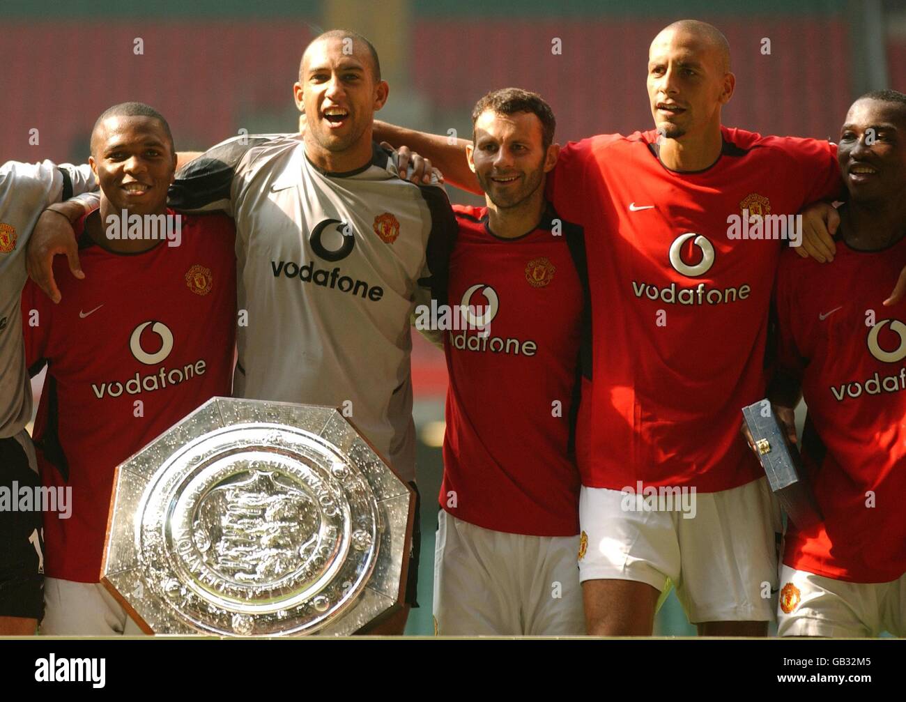 Manchester united celebrate winning the community shield l r quinton ...