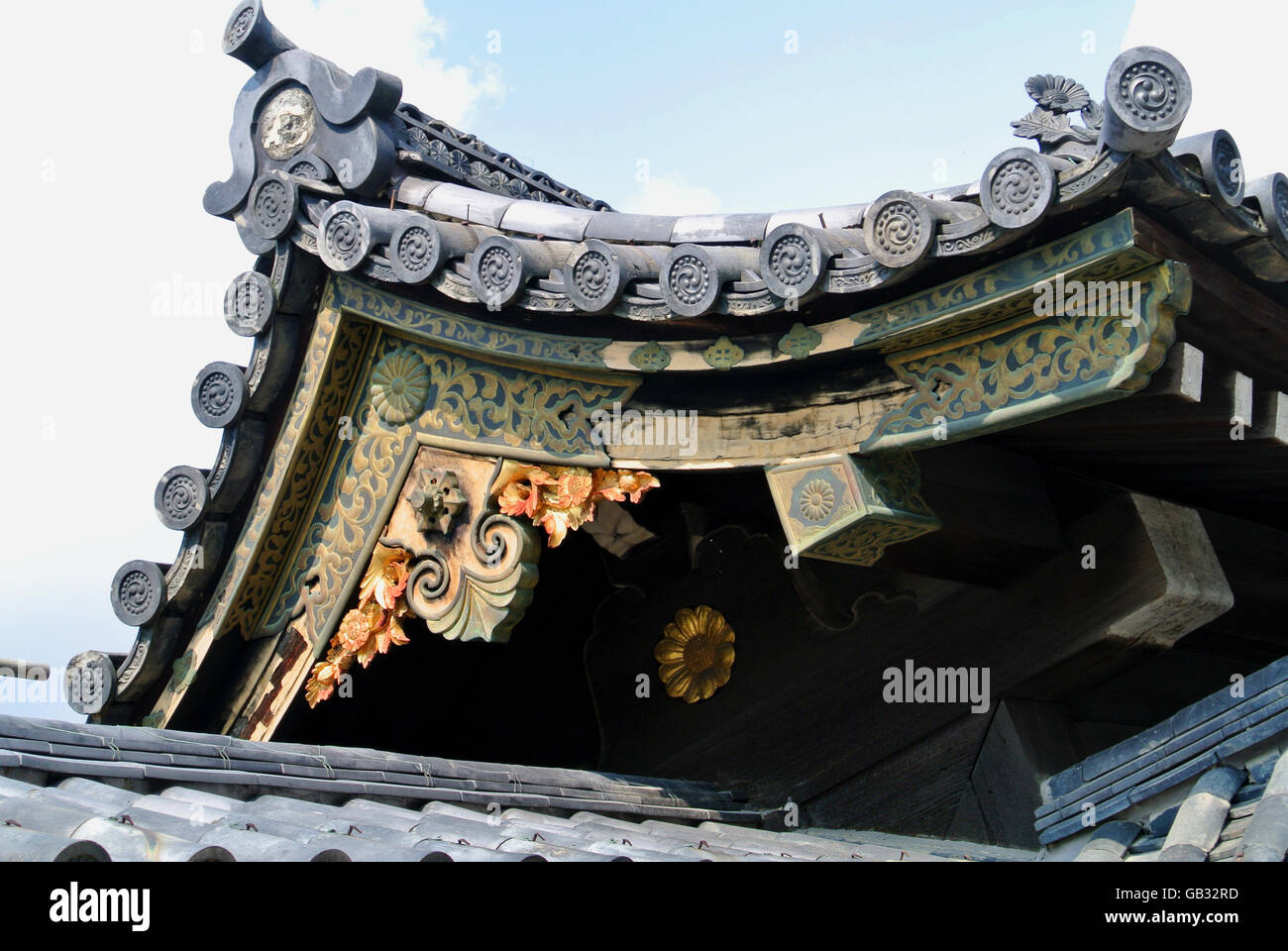 Japanese temple roof Stock Photo - Alamy