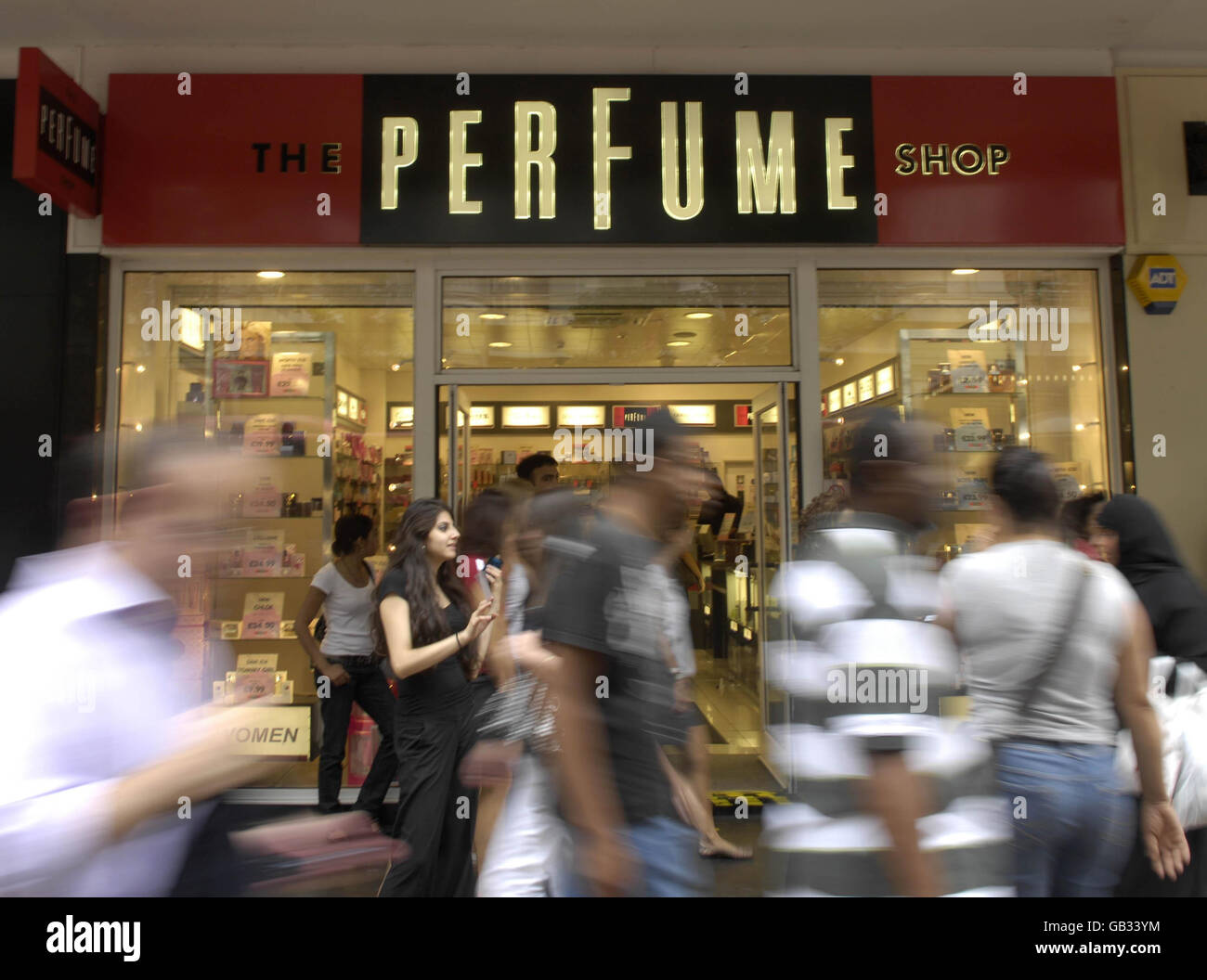 Perfume shop on oxford street hi-res stock photography and images - Alamy