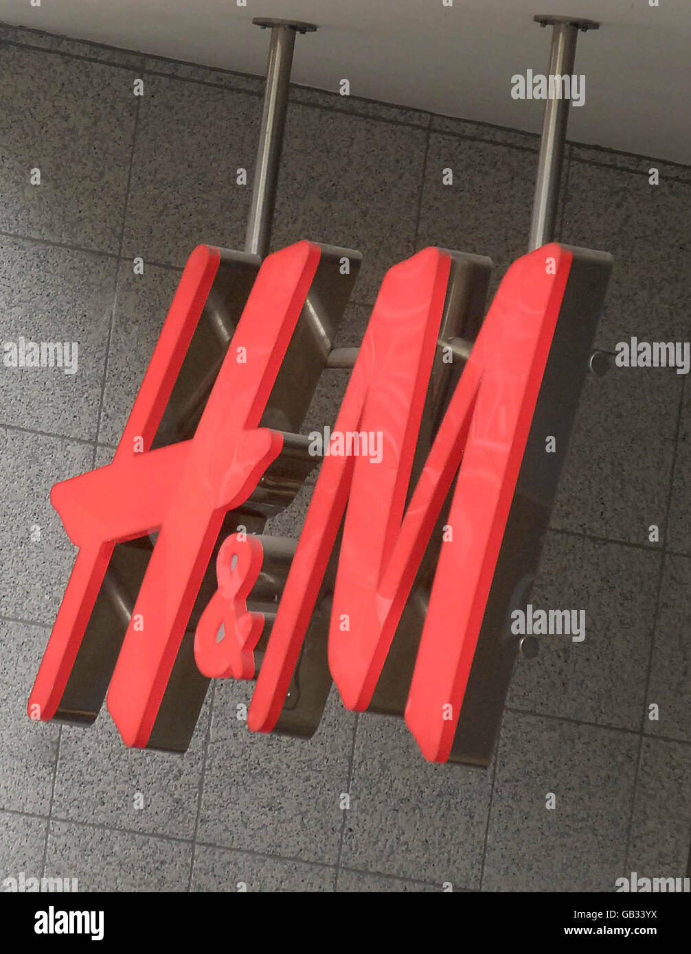 H&m Store London High Resolution Stock Photography and Images - Alamy