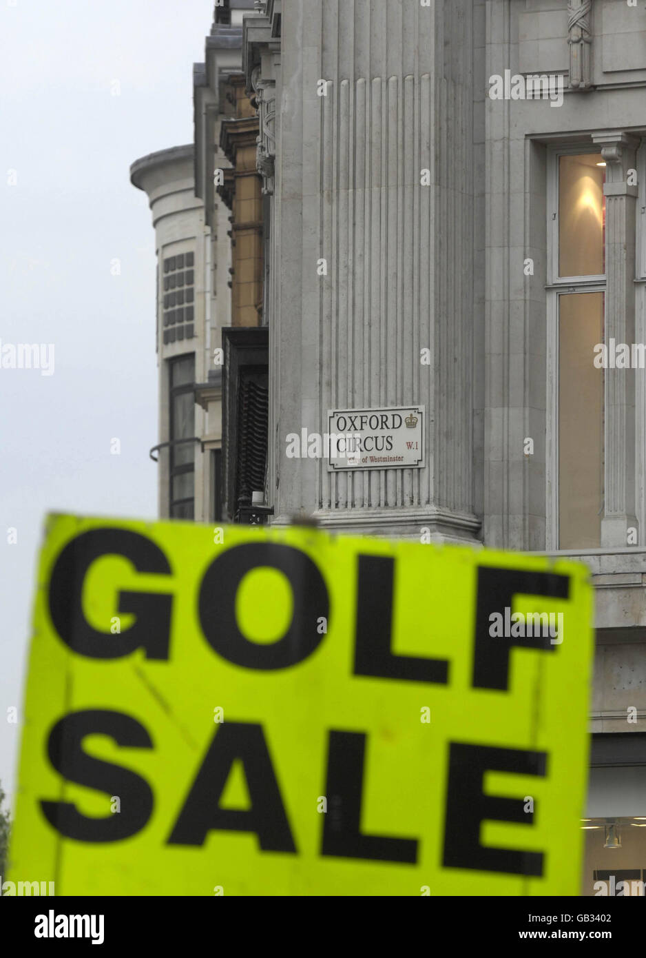 Golf sale sign london hi-res stock photography and images - Alamy