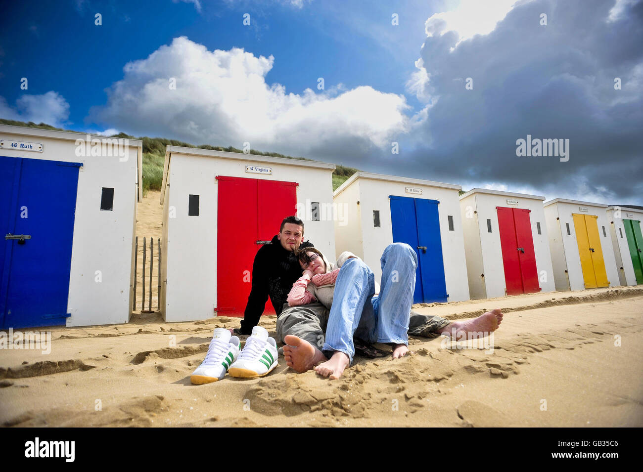 Very windy hi-res stock photography and images - Alamy
